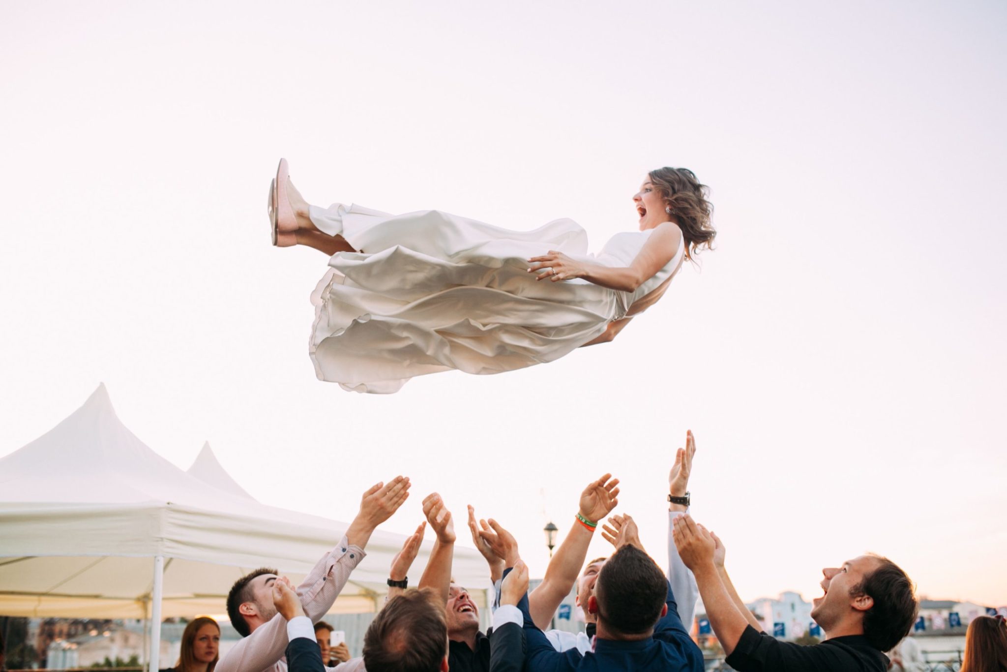 🎶 Die besten Hochzeitslieder 2026 – Musik für Standesamt, Kirche ...